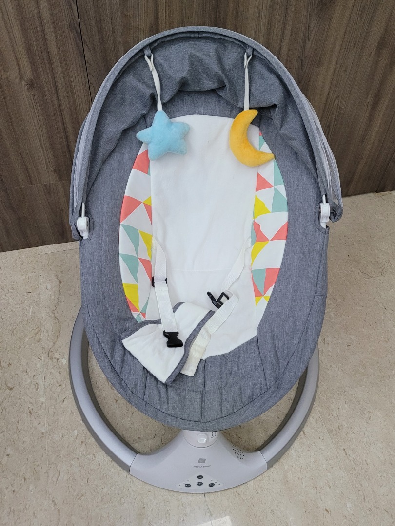 Auto rocking/swinging baby chair, Babies & Kids, Baby Nursery & Kids ...