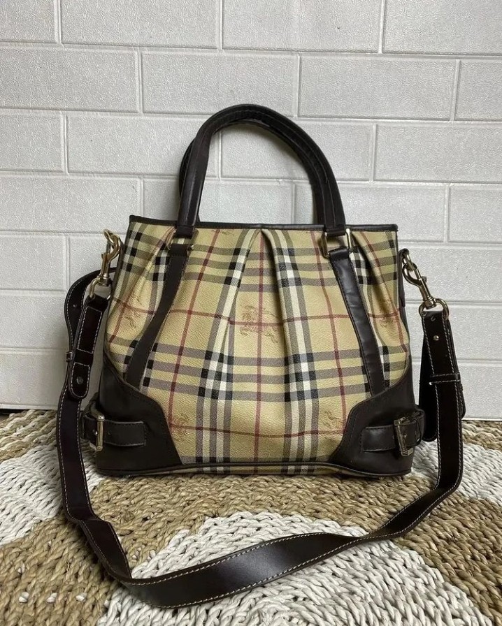 BURBERRY MIX KULIT, Fesyen Wanita, Tas & Dompet di Carousell