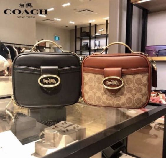 Coach Riley Lunchbox, Luxury, Bags & Wallets on Carousell