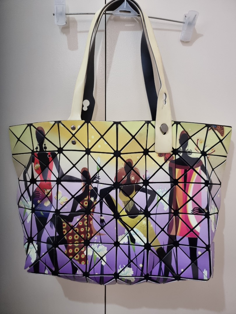 Geometric shoulder bag, Women's Fashion, Bags & Wallets, Shoulder Bags ...