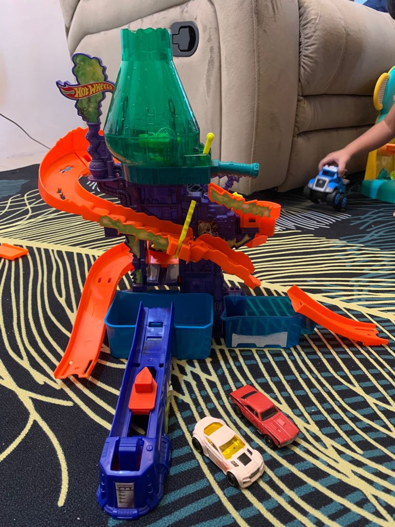 Hot Wheels Color Changing Set, Hobbies & Toys, Toys & Games on Carousell