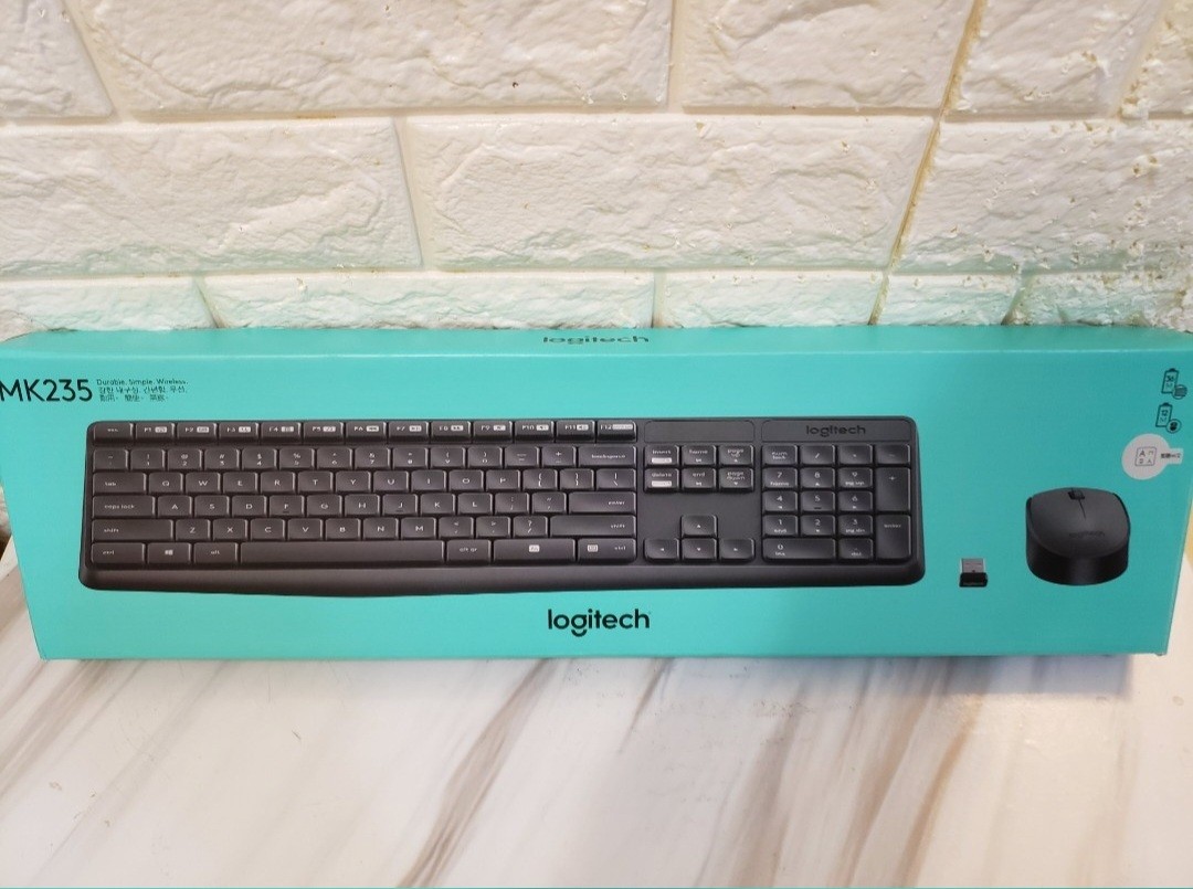 Logitech keyboard 鍵盤, 電腦＆科技, 電腦周邊及配件, 電腦鍵盤及相關產品 - Carousell