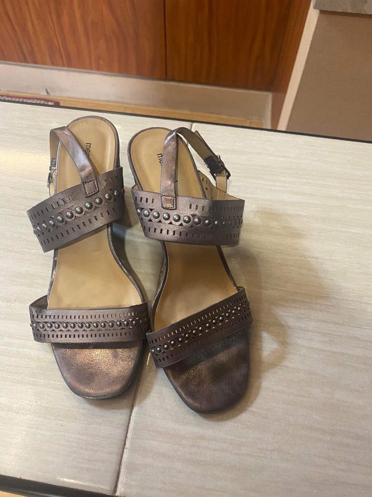 Mendrez wedge sandals, Women's Fashion, Footwear, Heels on Carousell