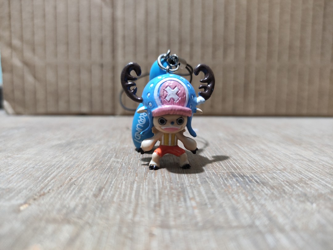 One Piece x Round 1 Chopper Horn Point Anime Mini Figure Charm Keychain ...