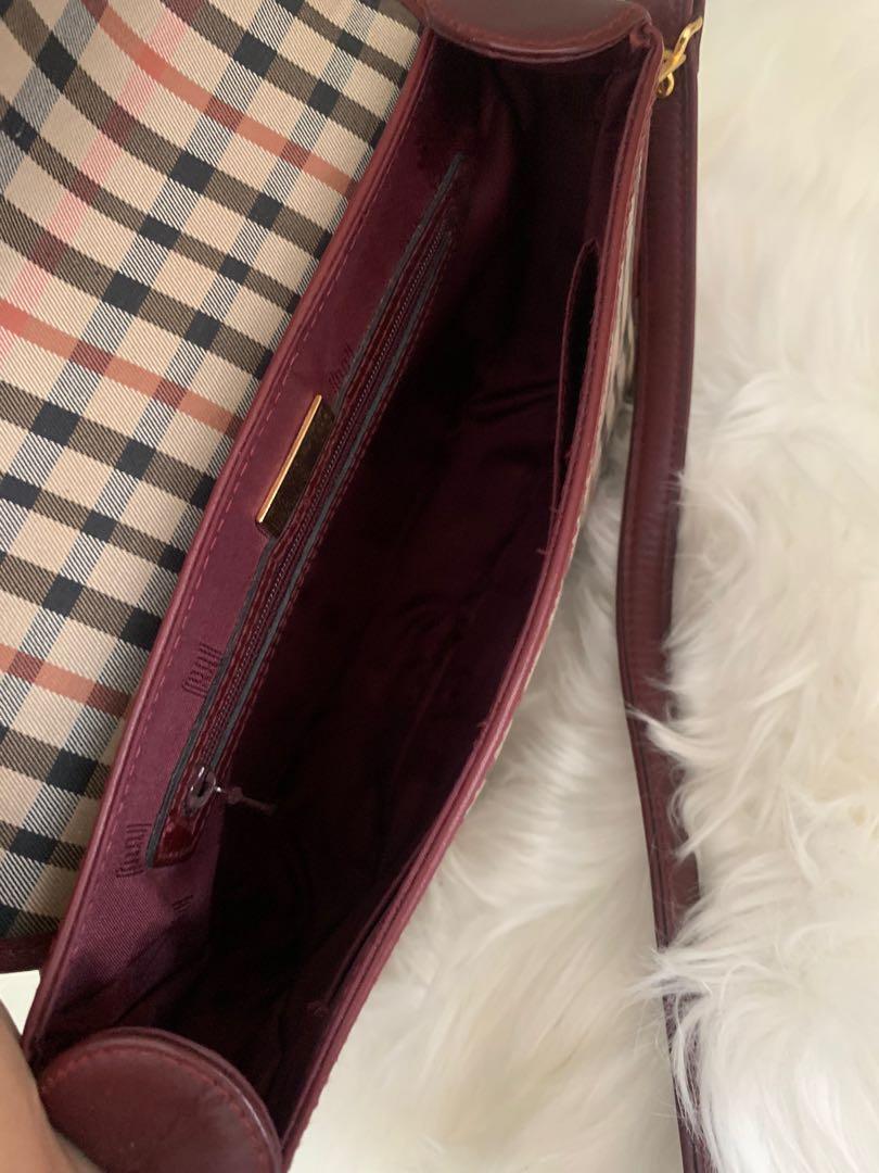 Original Daks Cross body/sling bag, Women's Fashion, Bags & Wallets, Cross-body Bags on Carousell