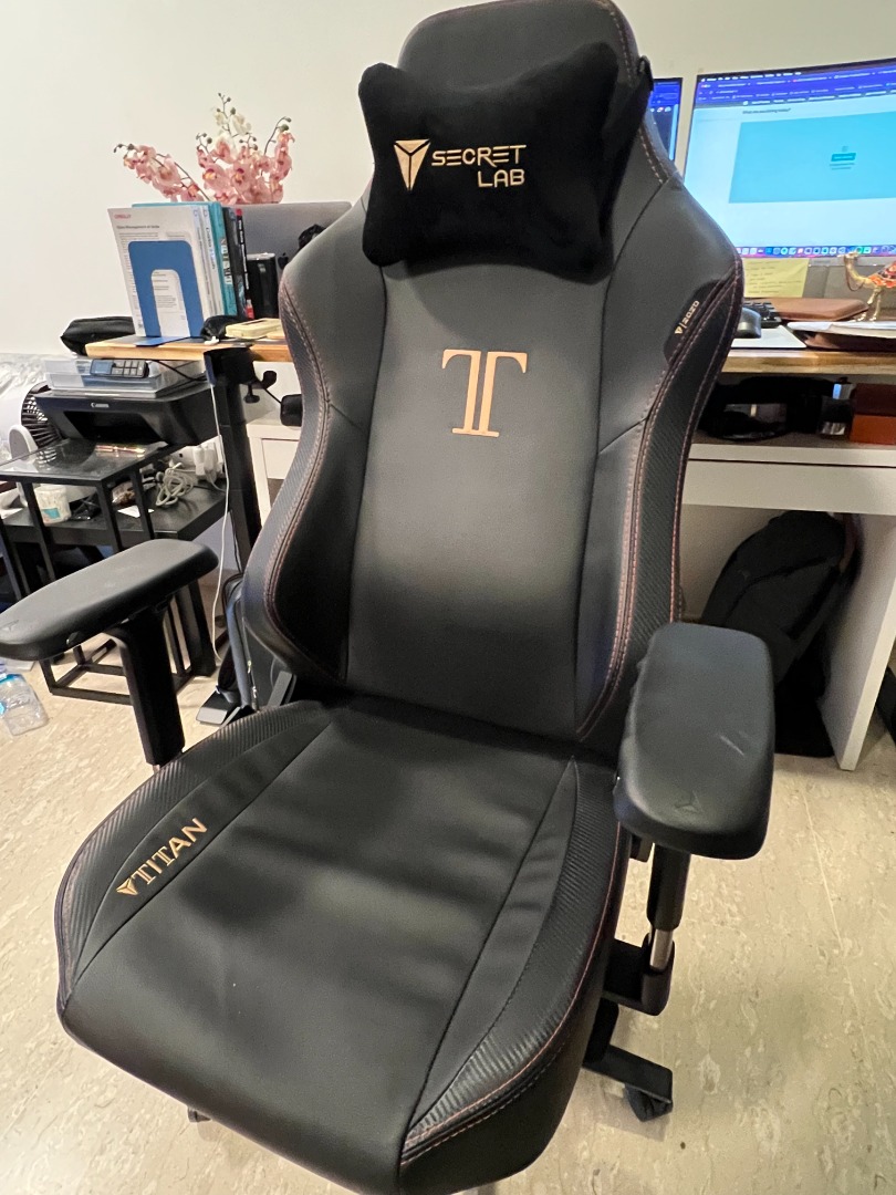 SecretLab TITAN Like new chair, Furniture & Home Living, Furniture ...