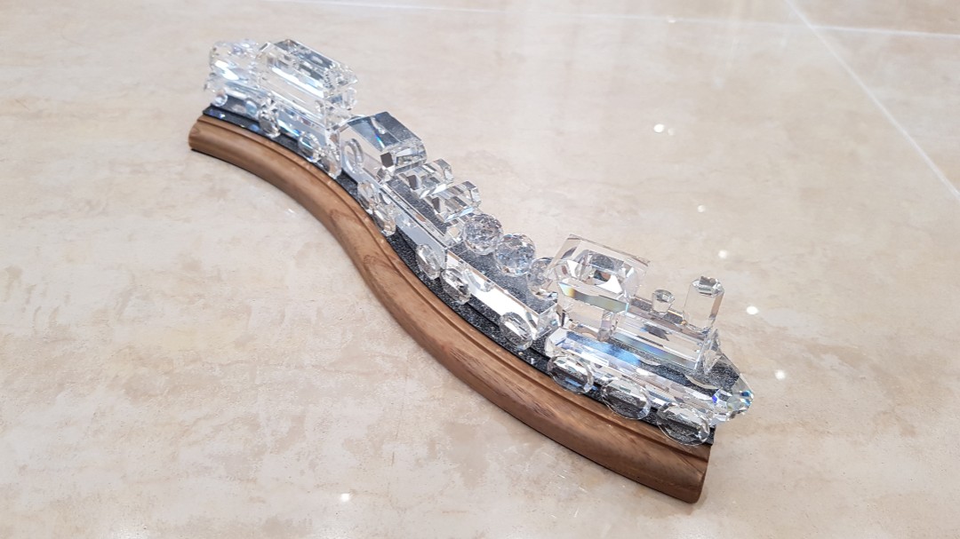 Swarovski Crystal Train set, 興趣及遊戲, 收藏品及紀念品, 古董收藏 - Carousell