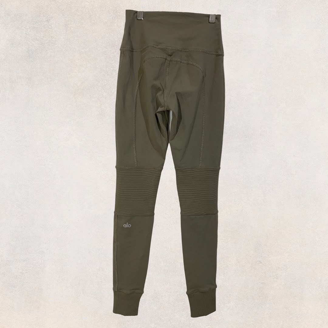 Alo Yoga Pants, Women's Fashion, Activewear on Carousell