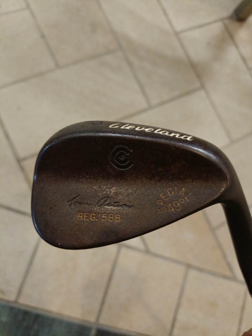 Cleveland tour action gap wedge, Sports Equipment, Sports & Games, Golf ...