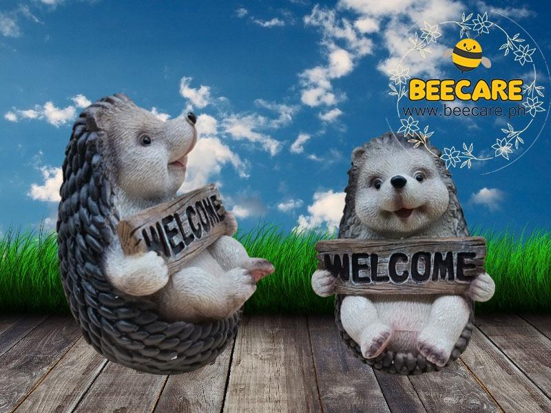 Hedgehog Holding Welcome Word Sign Garden and Home Decor, Furniture ...