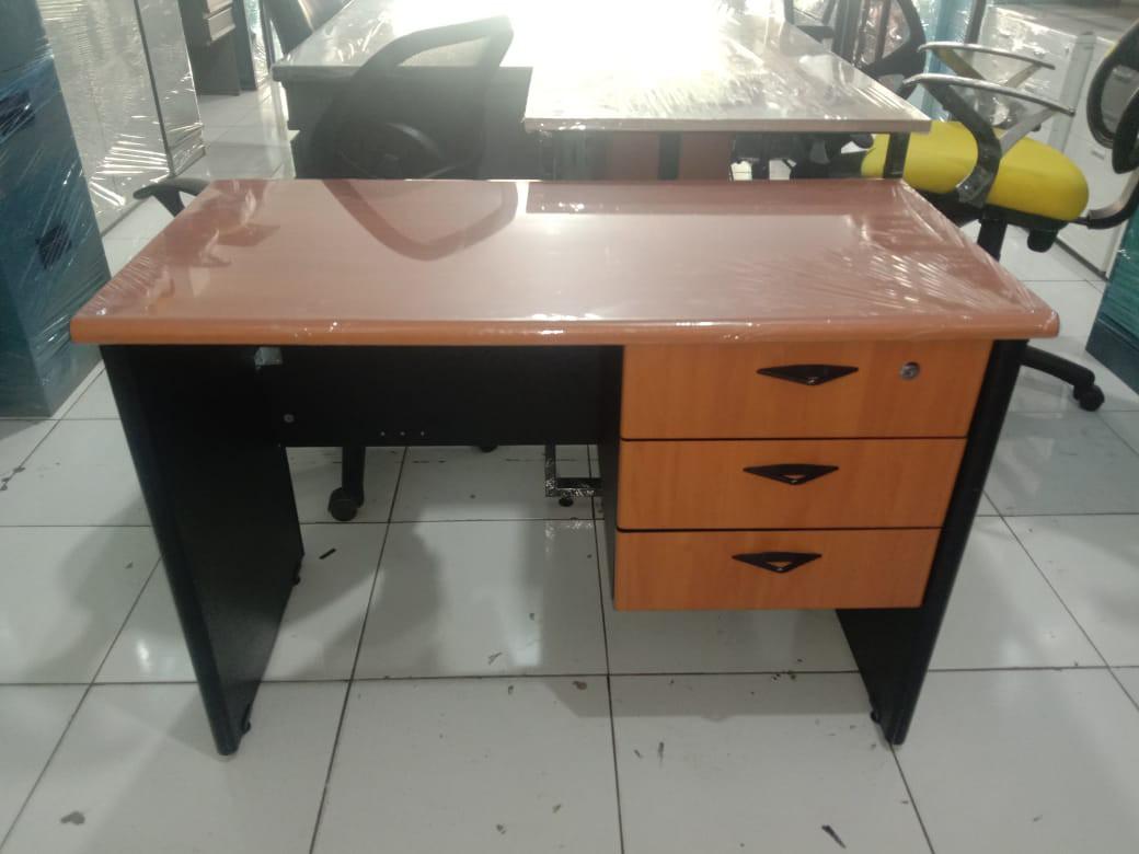 Meja laci kantor 100 x 60 x 75, Perabotan Rumah di Carousell