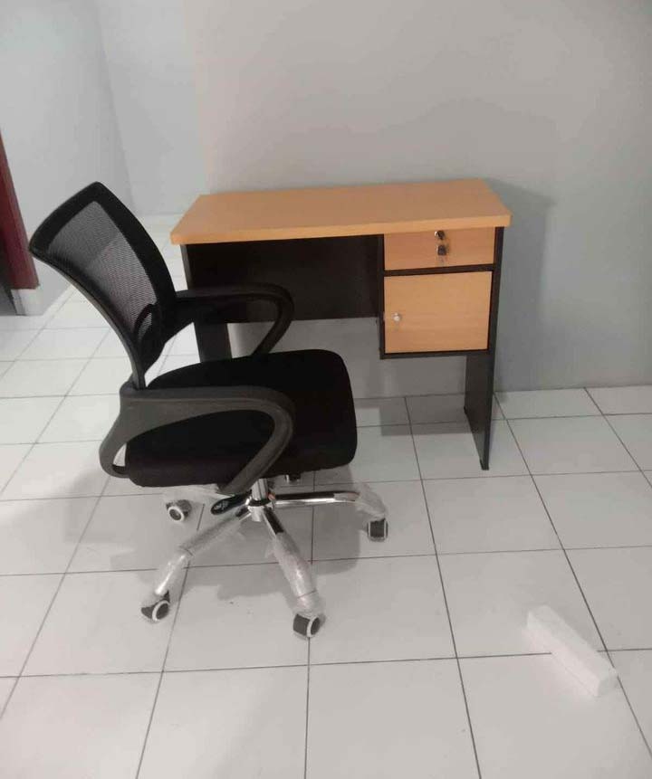 Set Meja Kerja lunar dan kursi jaring meja kantor bagus meja belajar murah, Perabotan Rumah di ...