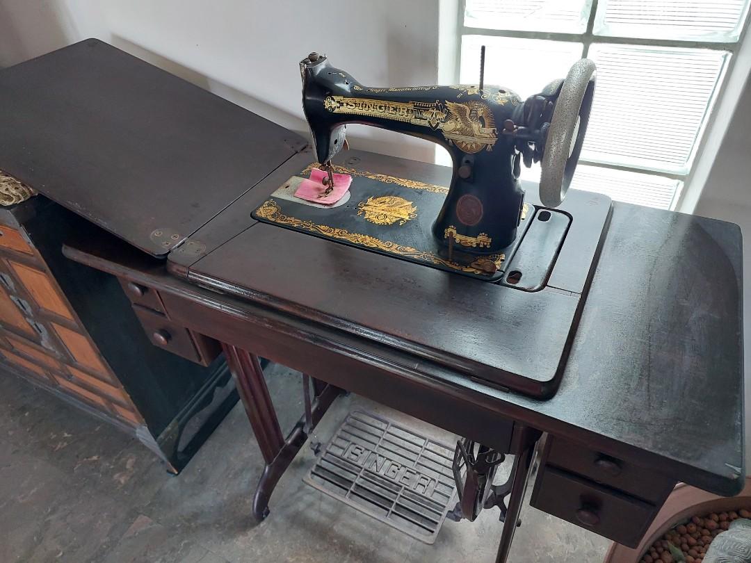 Singer Sewing Machine 1950, Hobbies & Toys, Memorabilia & Collectibles ...
