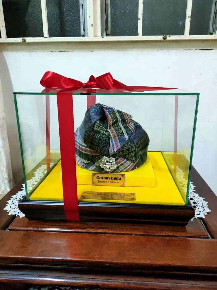 Tengkolok Kelantan “Getam Budu”, Furniture & Home Living, Home Decor ...