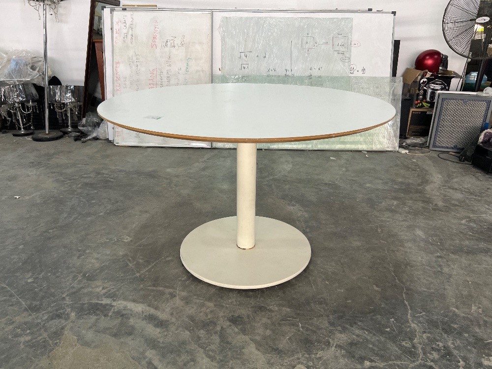 Wooden Top Round Dining Table with Metal Leg White Colour / Meja Makan ...