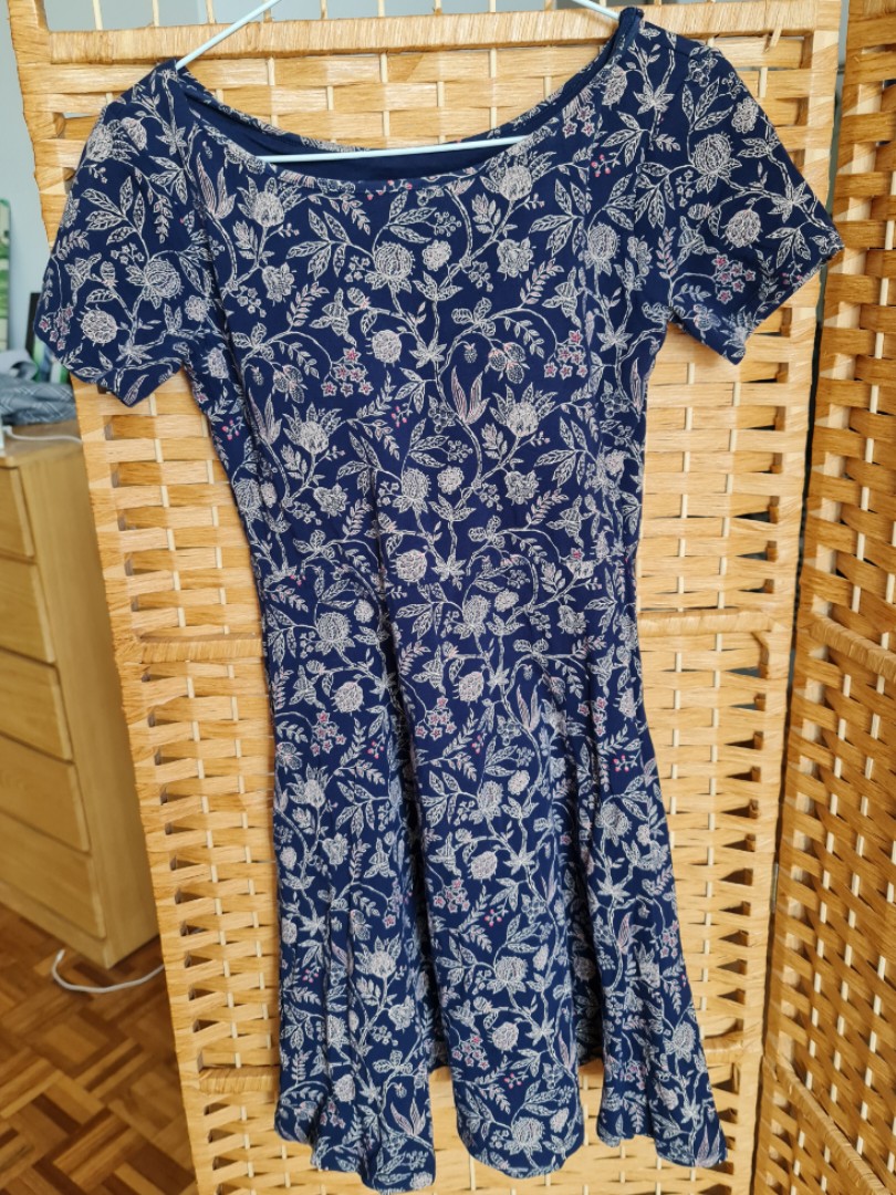 Batik Dress Uniqlo, Women's Fashion, Dresses & Sets, Dresses on Carousell