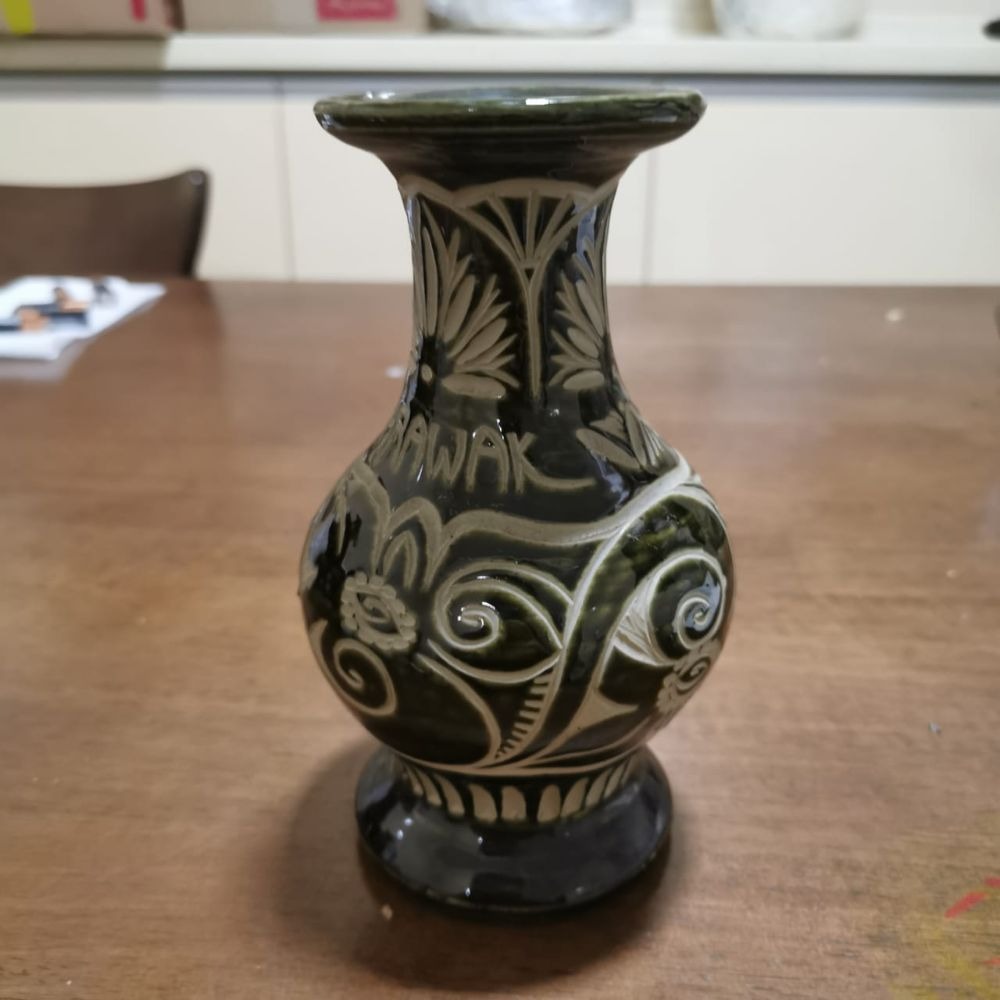 Carved Ceramic Sarawak Flower Vase / Pasu Bunga Seramik Sarawak Ukiran ...