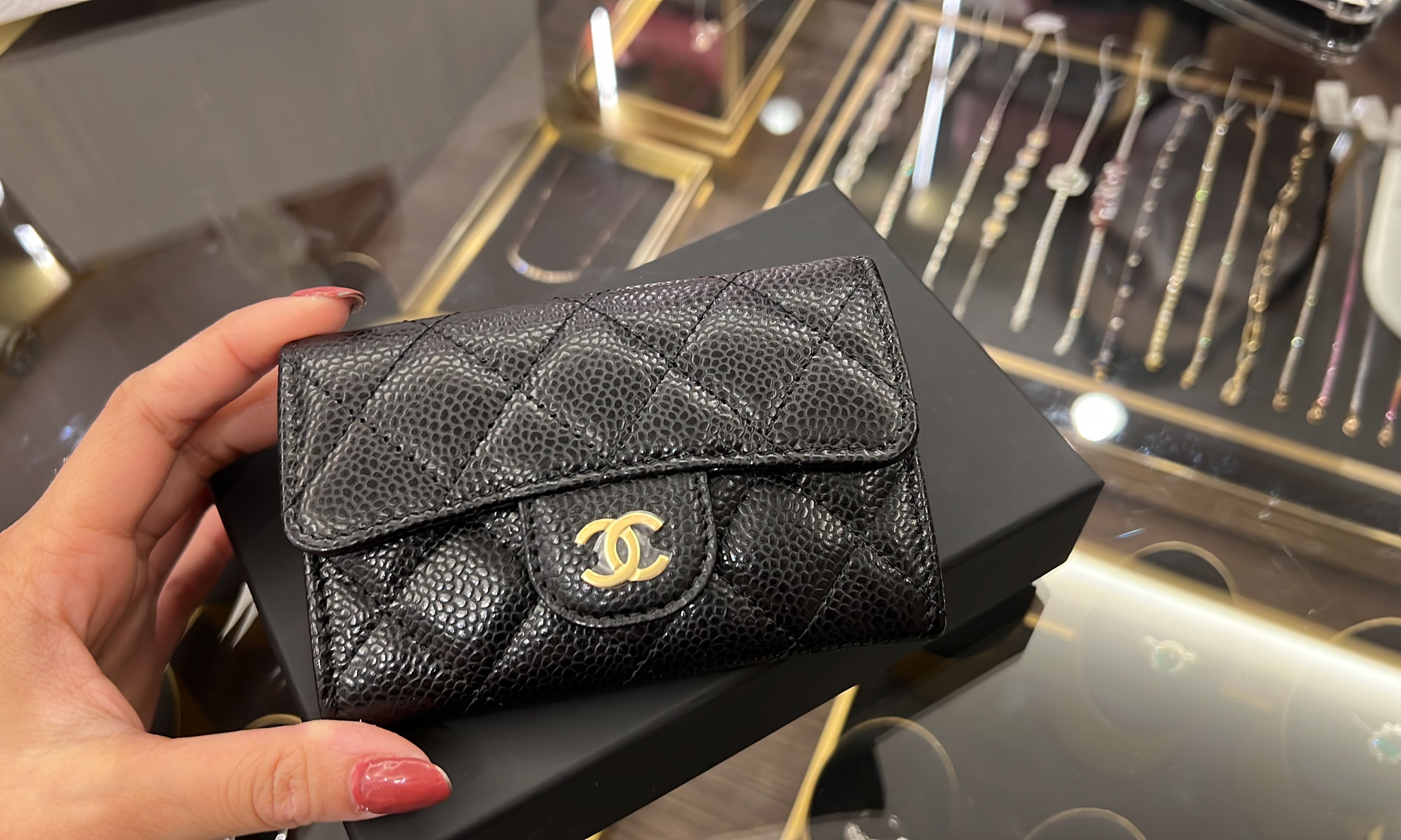Chanel Flip Card Holder [Caviar + Gold HW], Women's Fashion, Bags ...