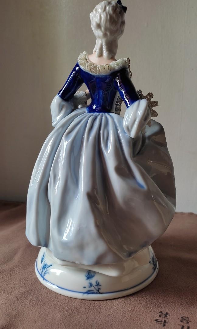 Demain collection Vintage music box figurine gold plated, Furniture ...