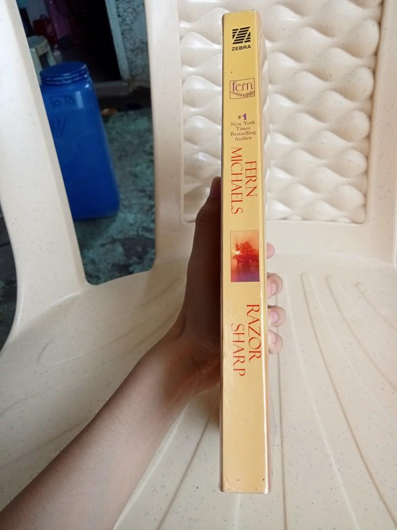 RAZOR SHARP by FERN MICHAELS, Hobbies & Toys, Books & Magazines, Fiction & Non-Fiction on Carousell