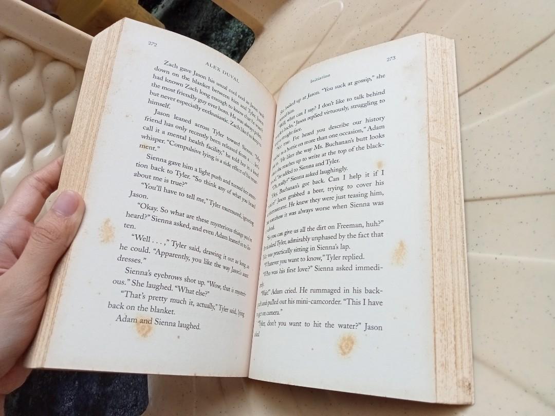 VAMPIRE BEACH 1&2 by ALEX DUVAL, Hobbies & Toys, Books & Magazines ...