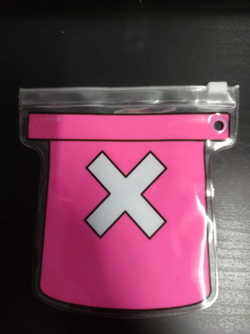 Bekas lapik cawan One piece + Zipper beg one piece, Hobbies & Toys ...