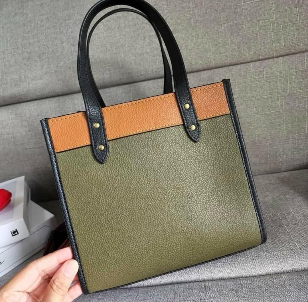 Coach Field Tote 22 In Colorblock With Coach Badge, Women's Fashion ...