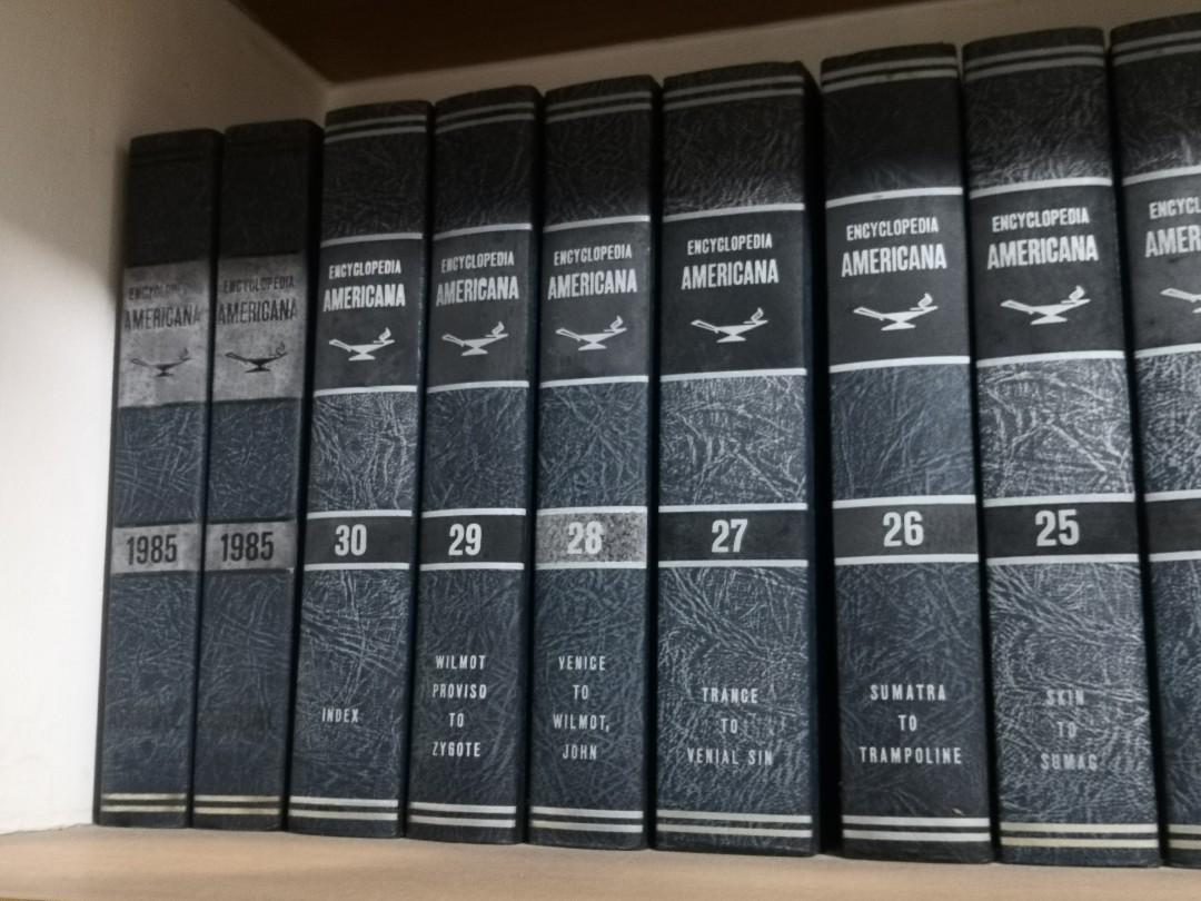 Full Set of 30 Encyclopedia Americana with additional 2x 1985 editions ...
