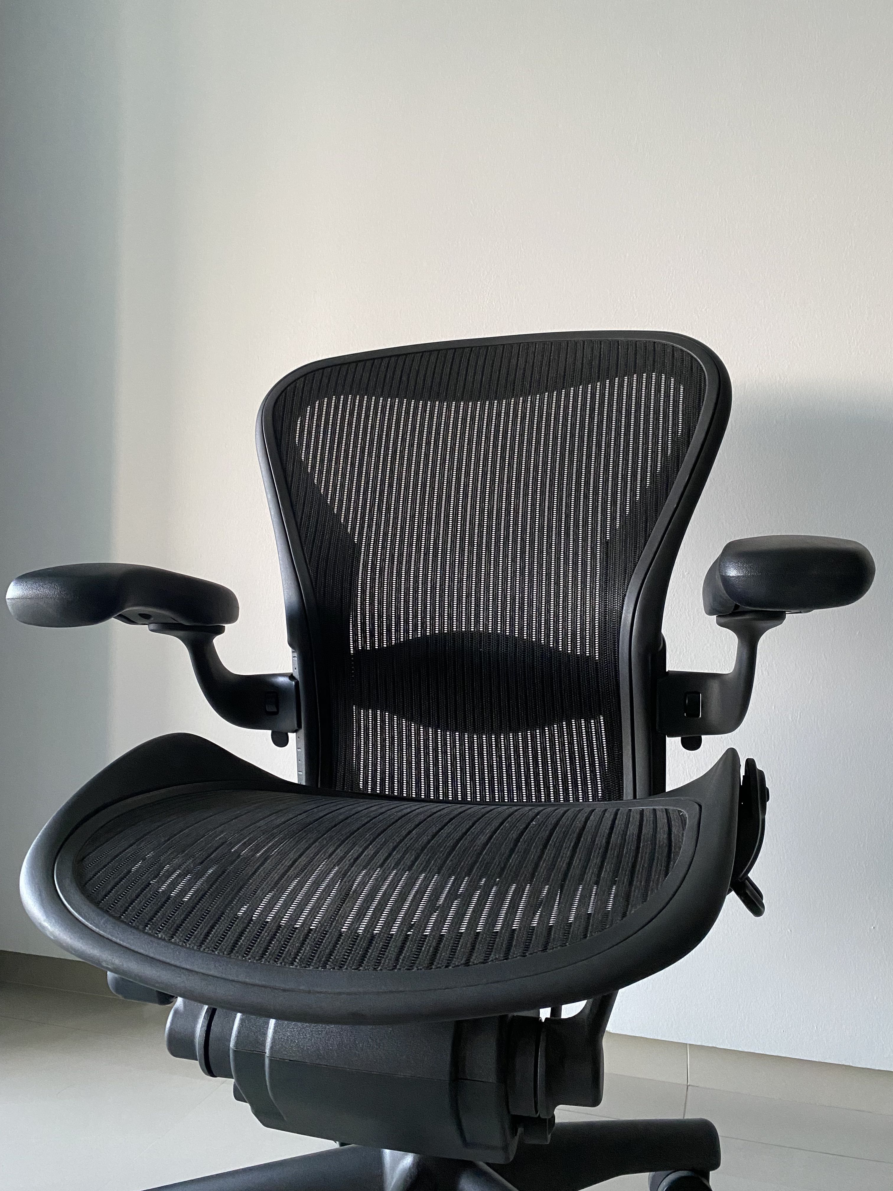 Herman Miller Aeron Classic Chair, Furniture & Home Living, Furniture ...