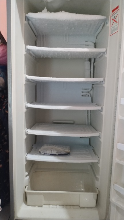 Kulkas Freezer Asi/ Es Batu, Elektronik, Lainnya di Carousell