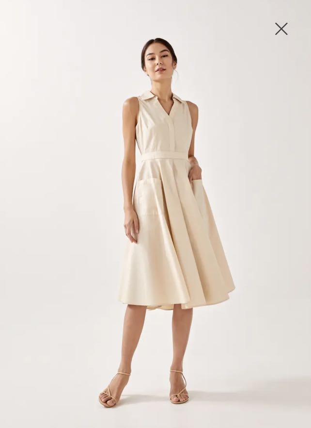 Laiara Collared Flare Midi Dress, Women's Fashion, Dresses & Sets ...