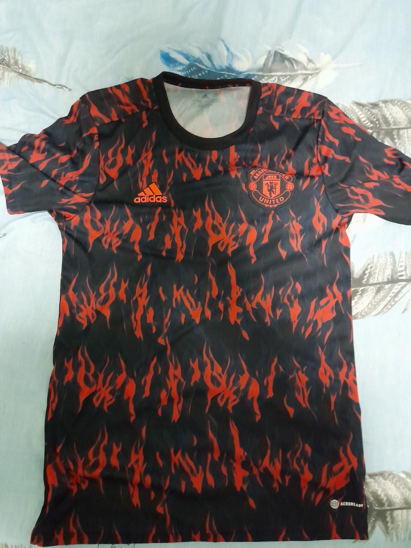 Official Man United Training Kit, Men's Fashion, Activewear on Carousell