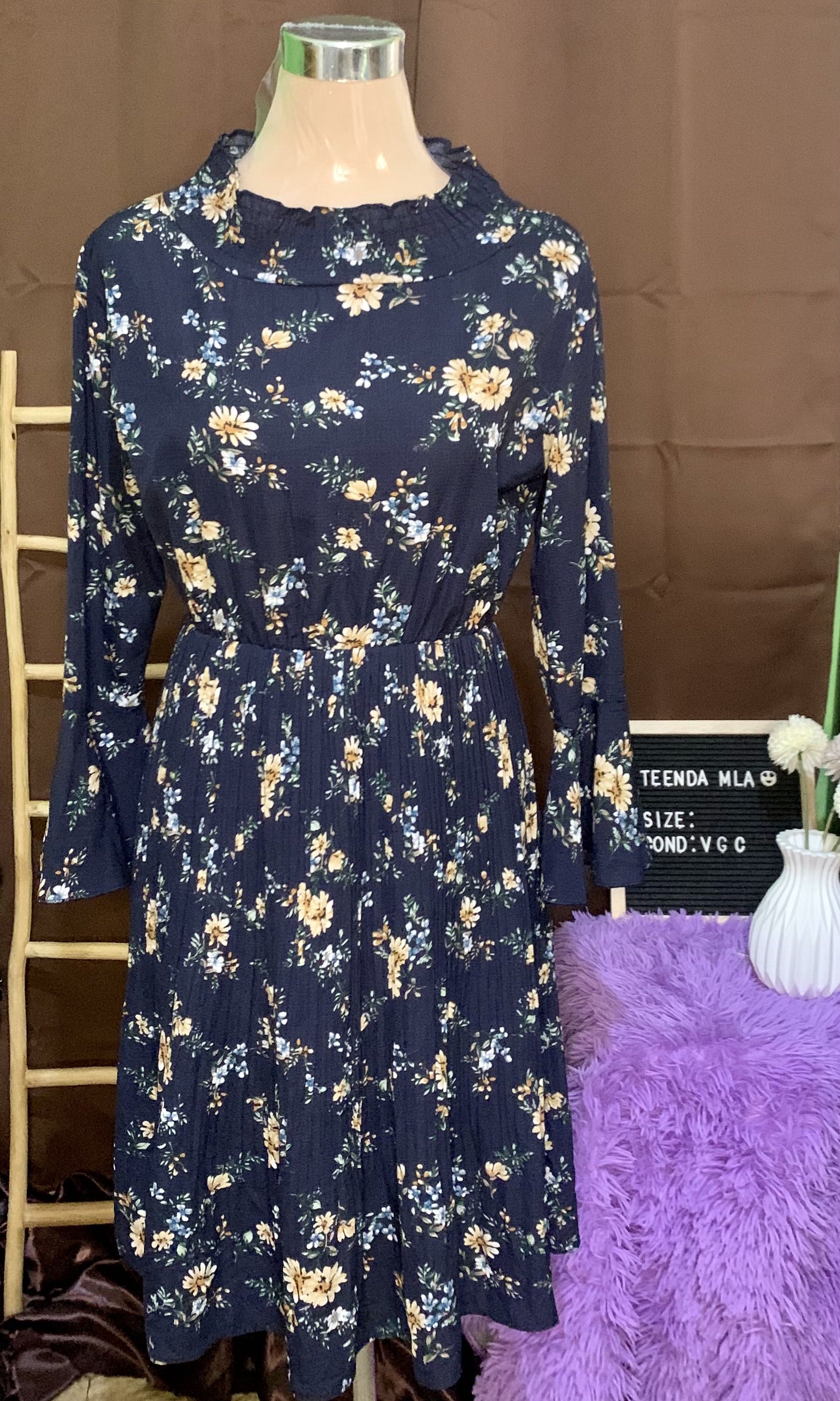 Pre-loved floral vintage maxi dress, Women's Fashion, Dresses & Sets ...