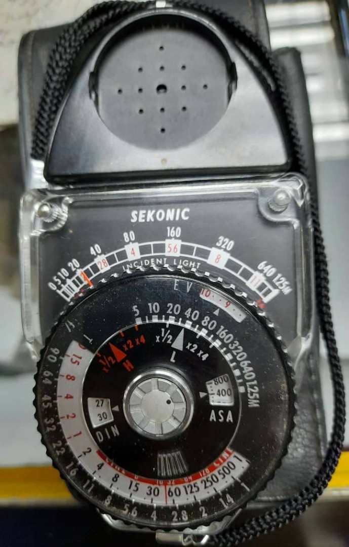 Sekonic studio deluxe, Photography, Cameras on Carousell