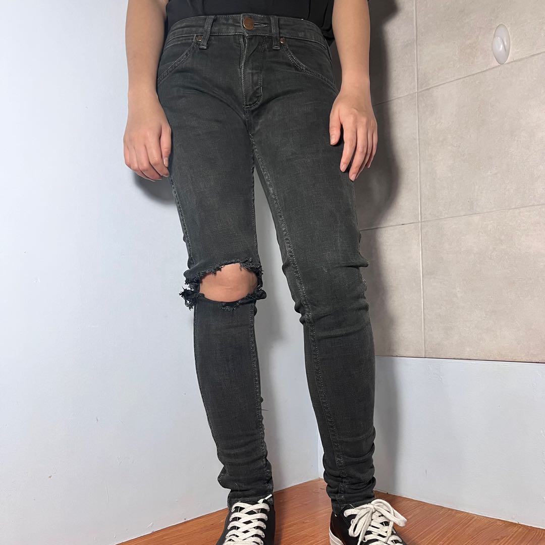 Wrangler Skinny Ripped Jeans, Women's Fashion, Bottoms, Jeans on Carousell