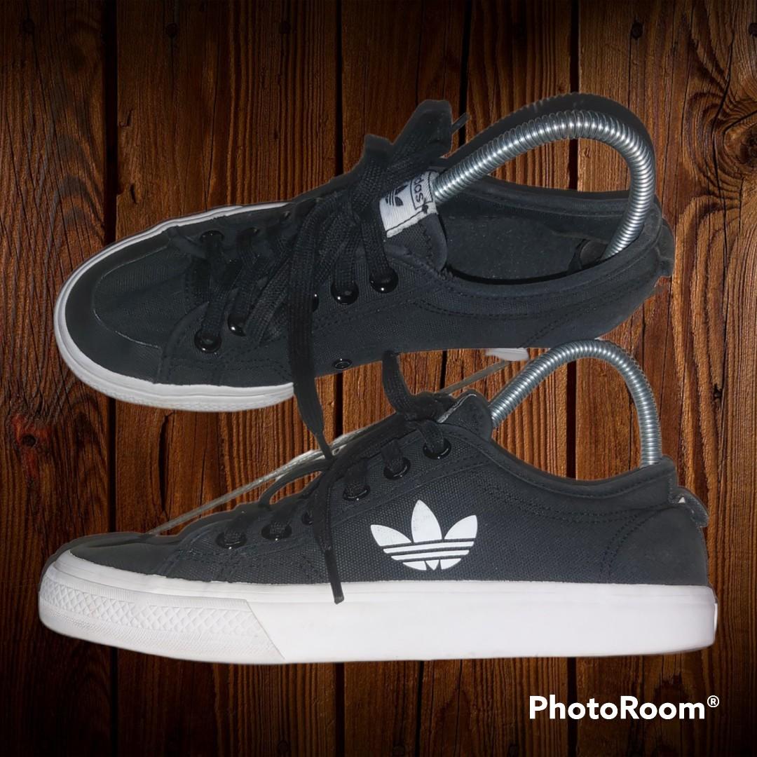 Adidas Die Marke Mit Den, Men's Fashion, Footwear, Sneakers on Carousell