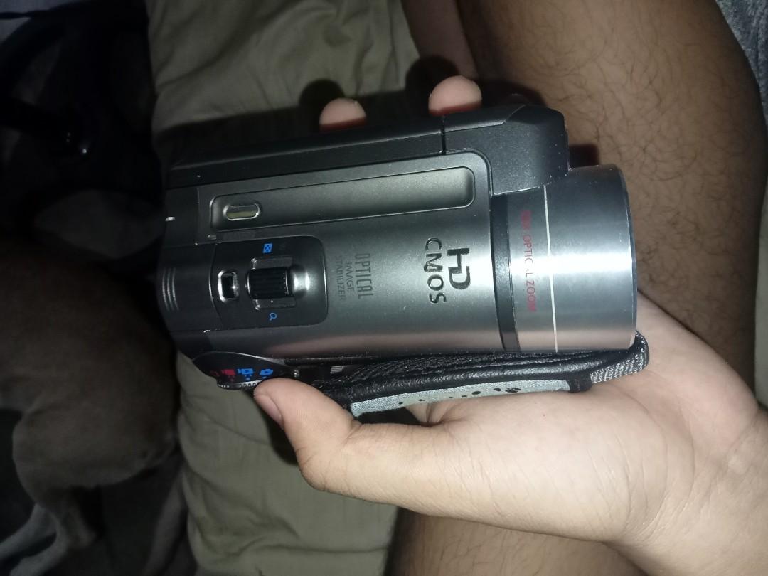 CANON HF100 FOR SALE/TRADE, Photography, Cameras on Carousell
