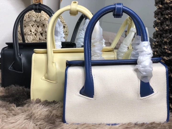 C&K MALL PULL OUT BAG BUY1TAKE1, Women's Fashion, Bags & Wallets ...