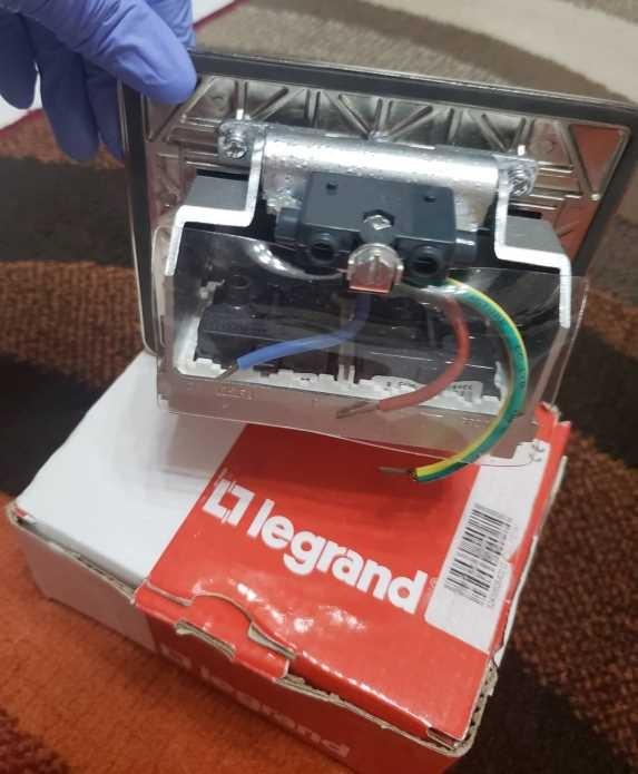 LEGRAND Floor Outlet, Pop-up box, stainless steel, new, 400.00pesos, TV ...