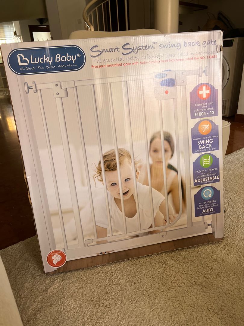 Lucky Baby Smart System swing back gate, Babies & Kids, Baby Nursery ...