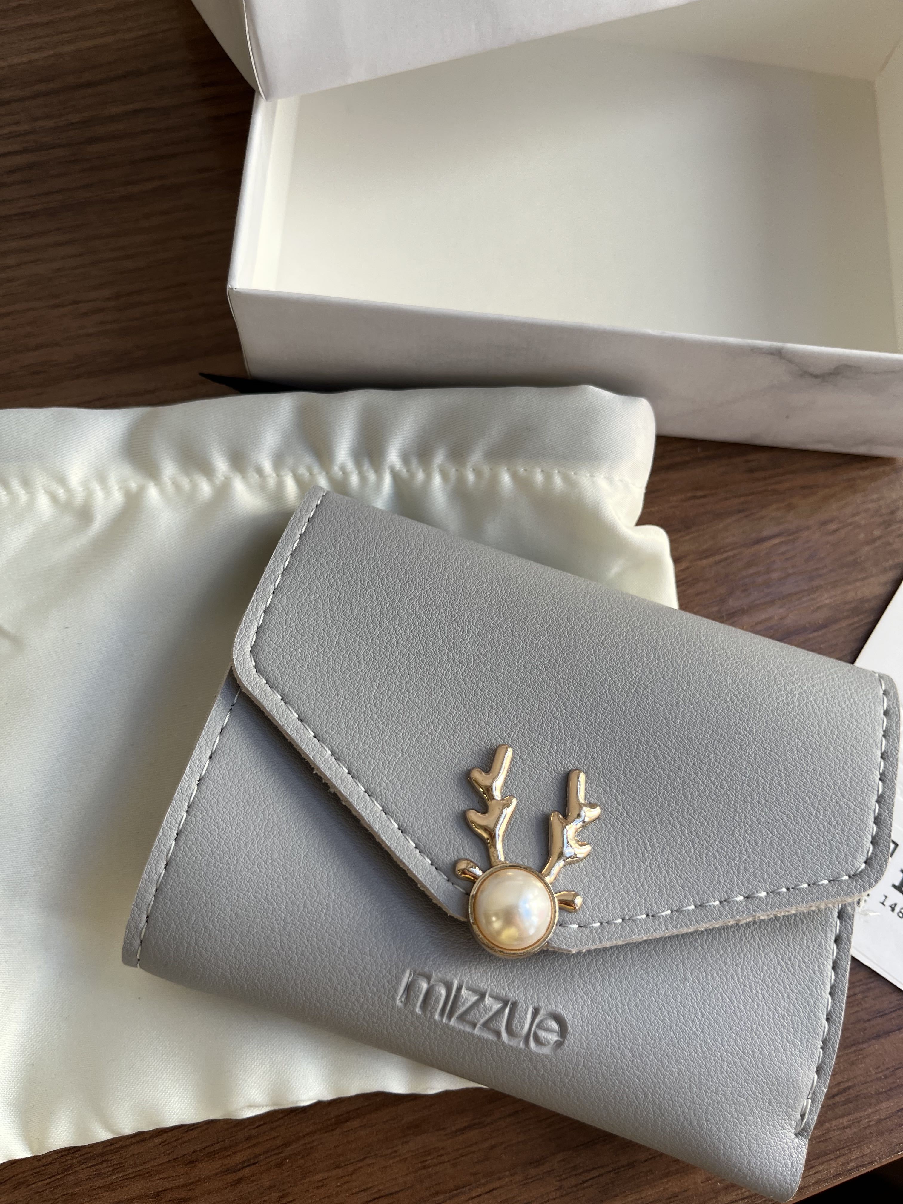 全新Mizzue多卡位銀包/錢包, 名牌, 手袋及銀包 - Carousell