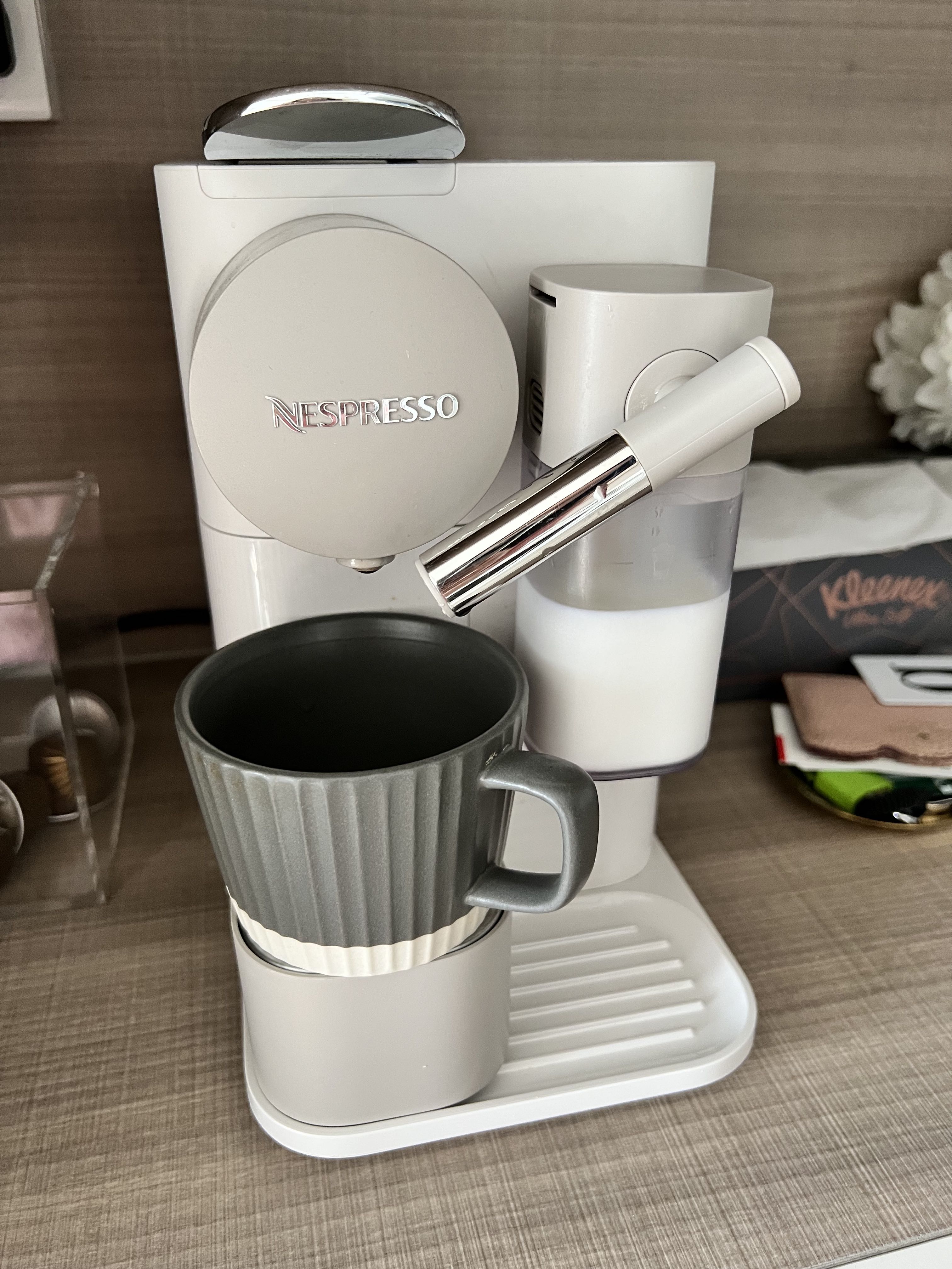 Nespresso Lattisima One (white), TV & Home Appliances, Kitchen ...