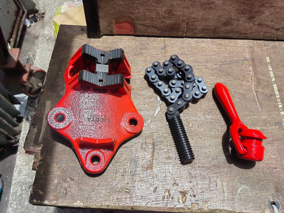 Portable Chain Vise, Commercial & Industrial, Construction Tools ...