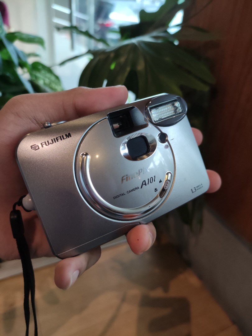 *RARE* Fujifilm Finepix 101 digital camera, Photography, Cameras on ...