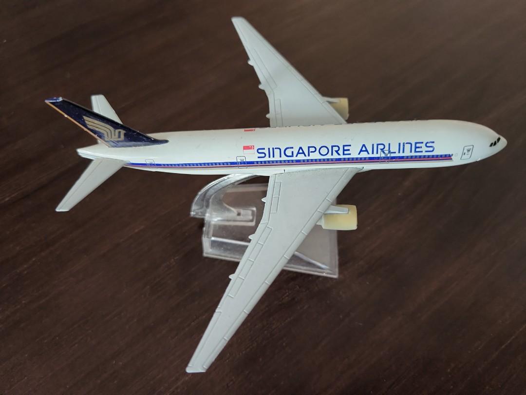 Singapore Airlines plane model, Hobbies & Toys, Memorabilia ...