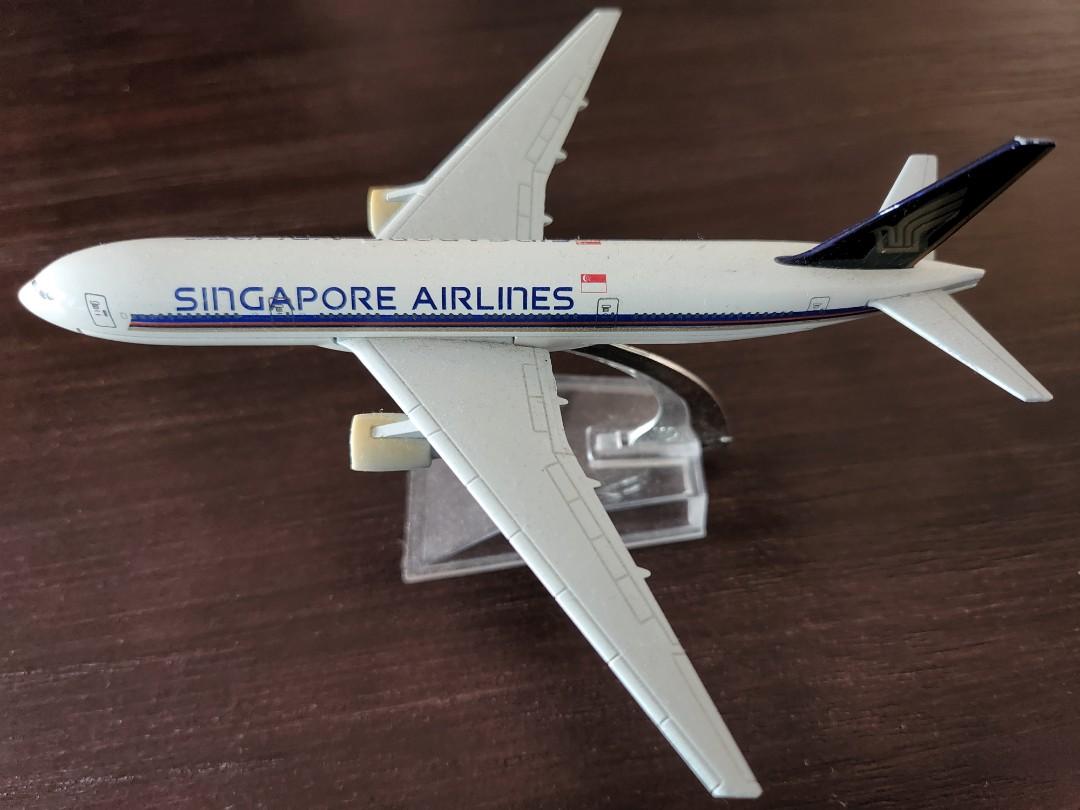 Singapore Airlines plane model, Hobbies & Toys, Memorabilia ...