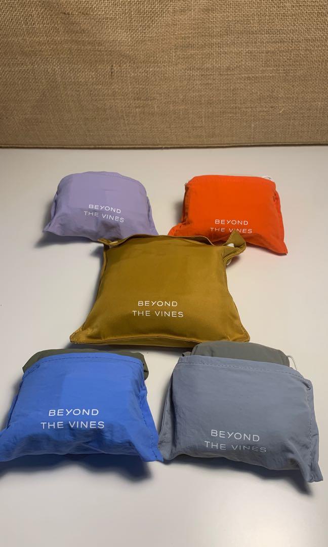 Tas Dumpling Beyond The Vines, Fesyen Wanita, Tas & Dompet di Carousell