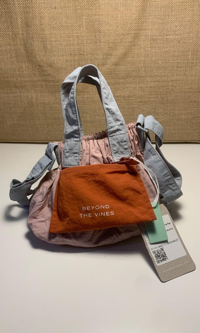 Tas Dumpling Beyond The Vines, Fesyen Wanita, Tas & Dompet di Carousell