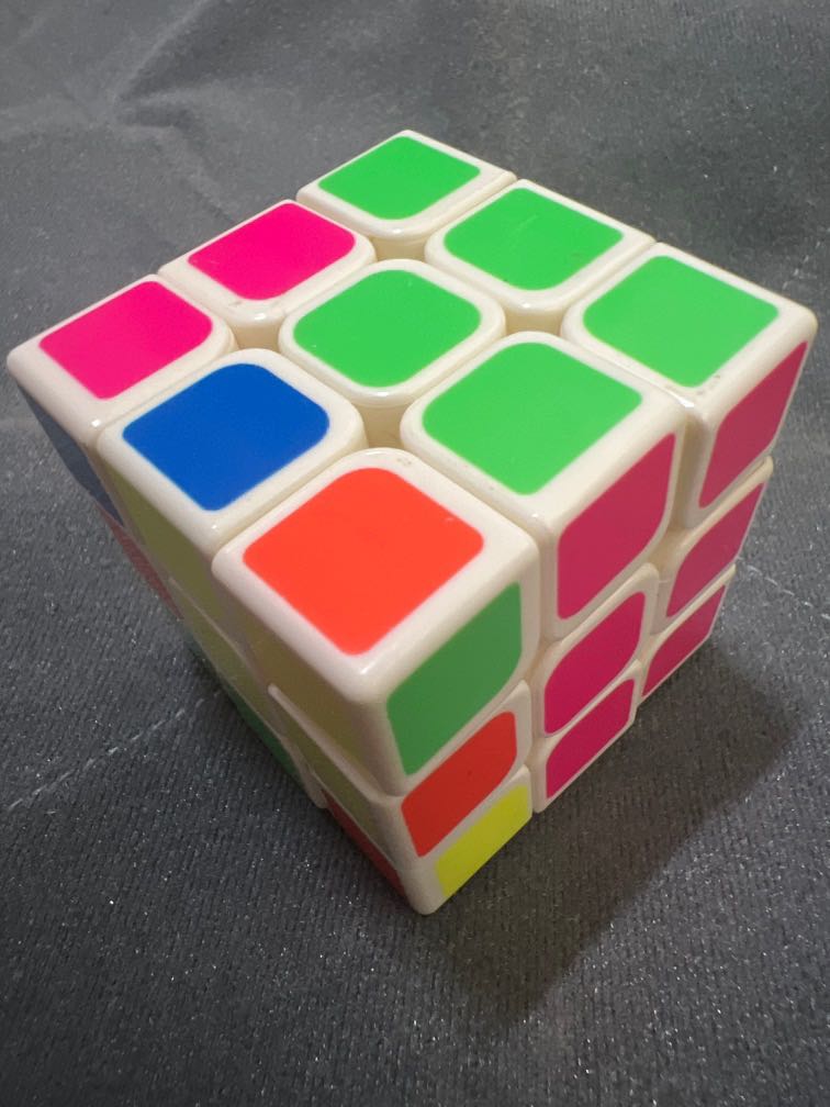 Cube 3x3, Hobbies & Toys, Toys & Games on Carousell