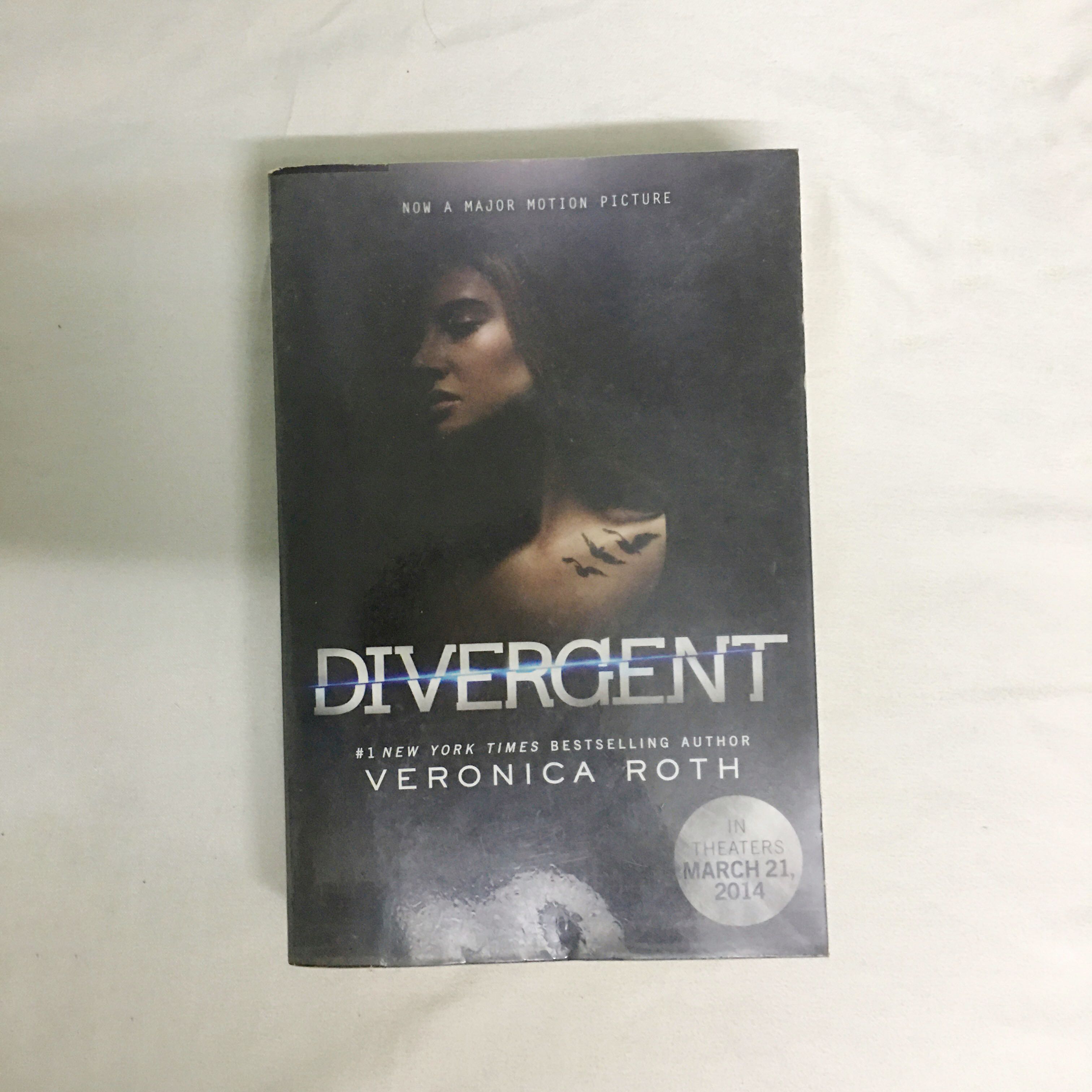 Divergent by Veronica Roth, Hobbies & Toys, Books & Magazines, Fiction ...